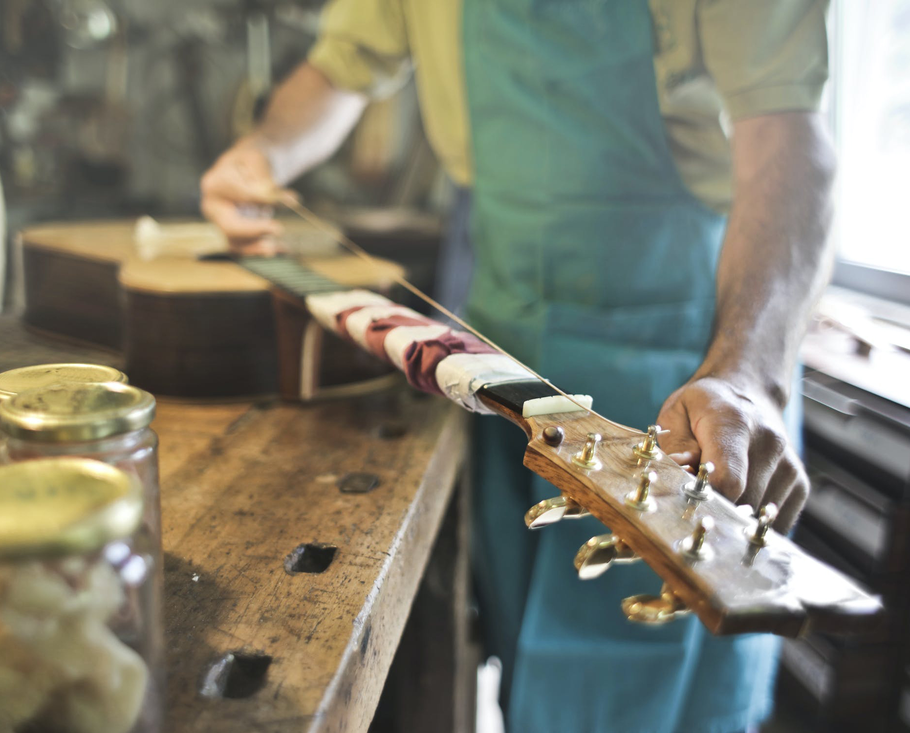 GUITAR TECHNICIANS – THE WORX STUDIO